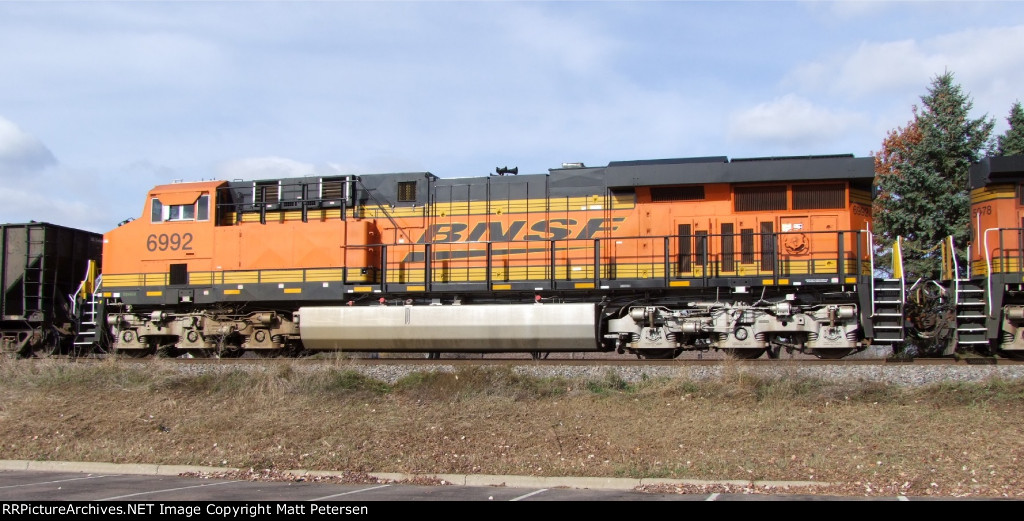 BNSF 6992